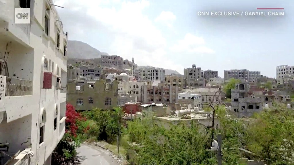 Drone footage shows Yemen's city of Taiz in ruins - DroneDJ