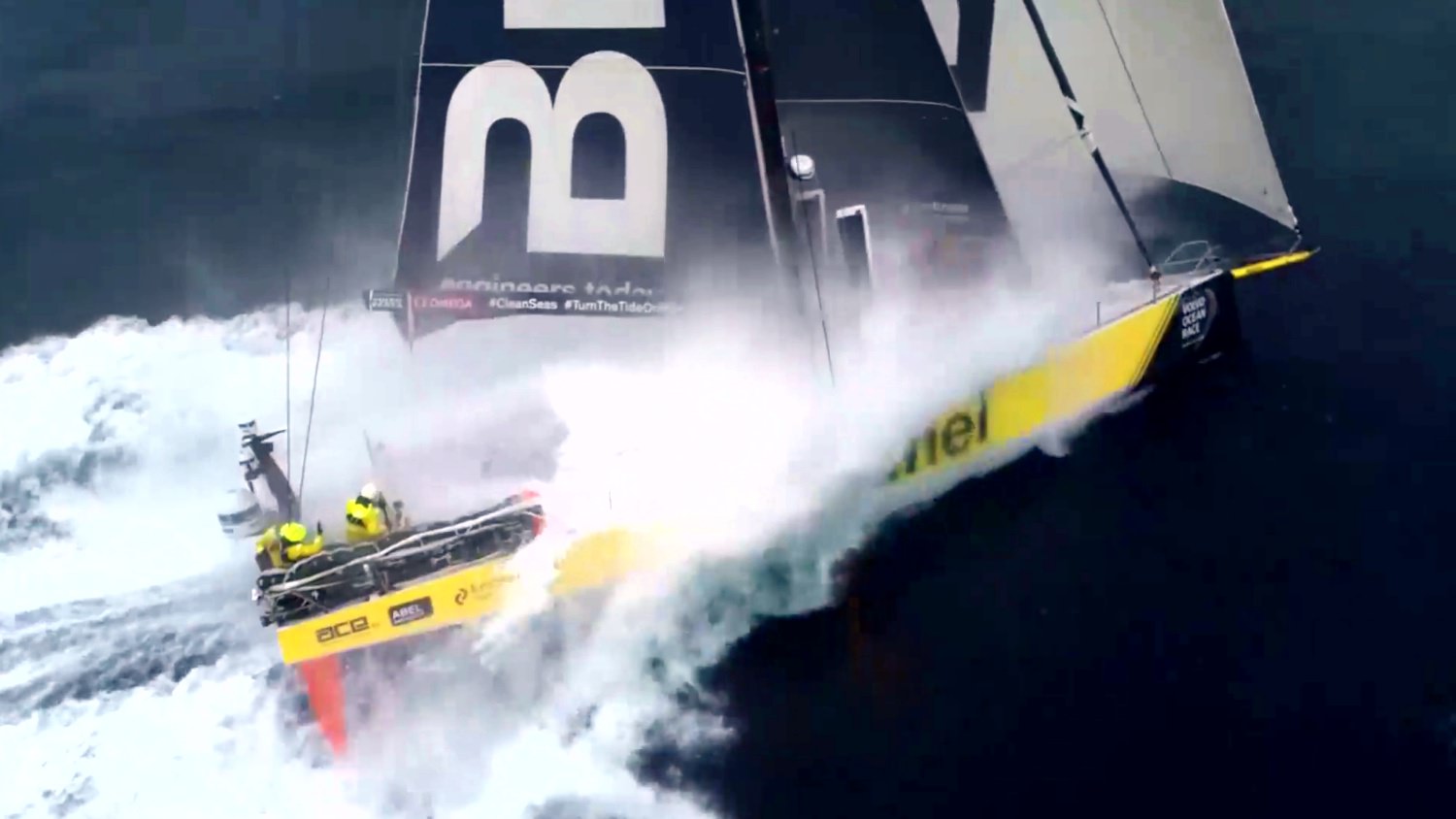 Spectacular drone footage and landing during the record-breaking 9th ...